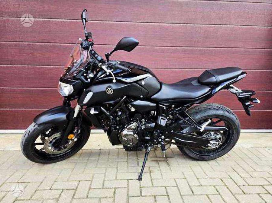 Black Yamaha MT 07 2018 in Kaunas, with an engine capacity of 0.69 L and mileage of 29 thousand km for 4350 €, photo 2 on AUTOMOTO.COM.LV