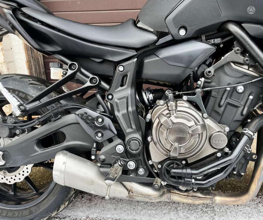 Black Yamaha MT 07 2018 in Kaunas, with an engine capacity of 0.69 L and mileage of 29 thousand km for 4350 €, photo 4 on AUTOMOTO.COM.LV