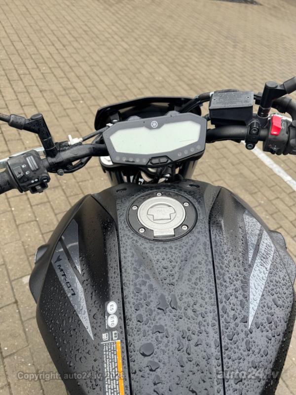 Melns Yamaha MT 07 2019 Tallina, ar dzinēja tilpumu 0.69 L un nobraukumu 27 tūkst. km par 5700 €, foto 3 vietnē AUTOMOTO.COM.LV