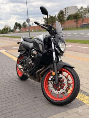 Black Yamaha MT 07 2019 in Vilnius, with an engine capacity of 0.69 L and mileage of 10 thousand km for 6100 €, photo  on AUTOMOTO.COM.LV