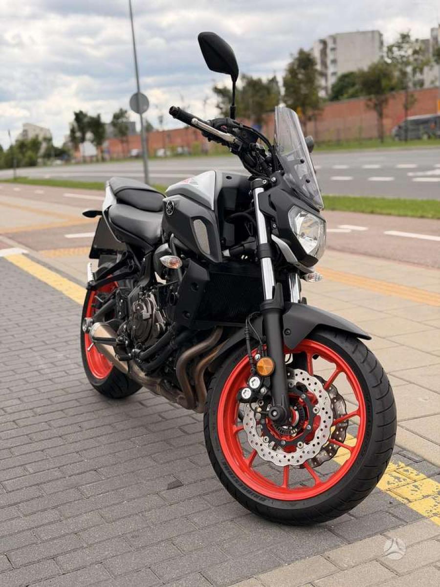 Black Yamaha MT 07 2019 in Vilnius, with an engine capacity of 0.69 L and mileage of 10 thousand km for 6100 €, photo 1 on AUTOMOTO.COM.LV