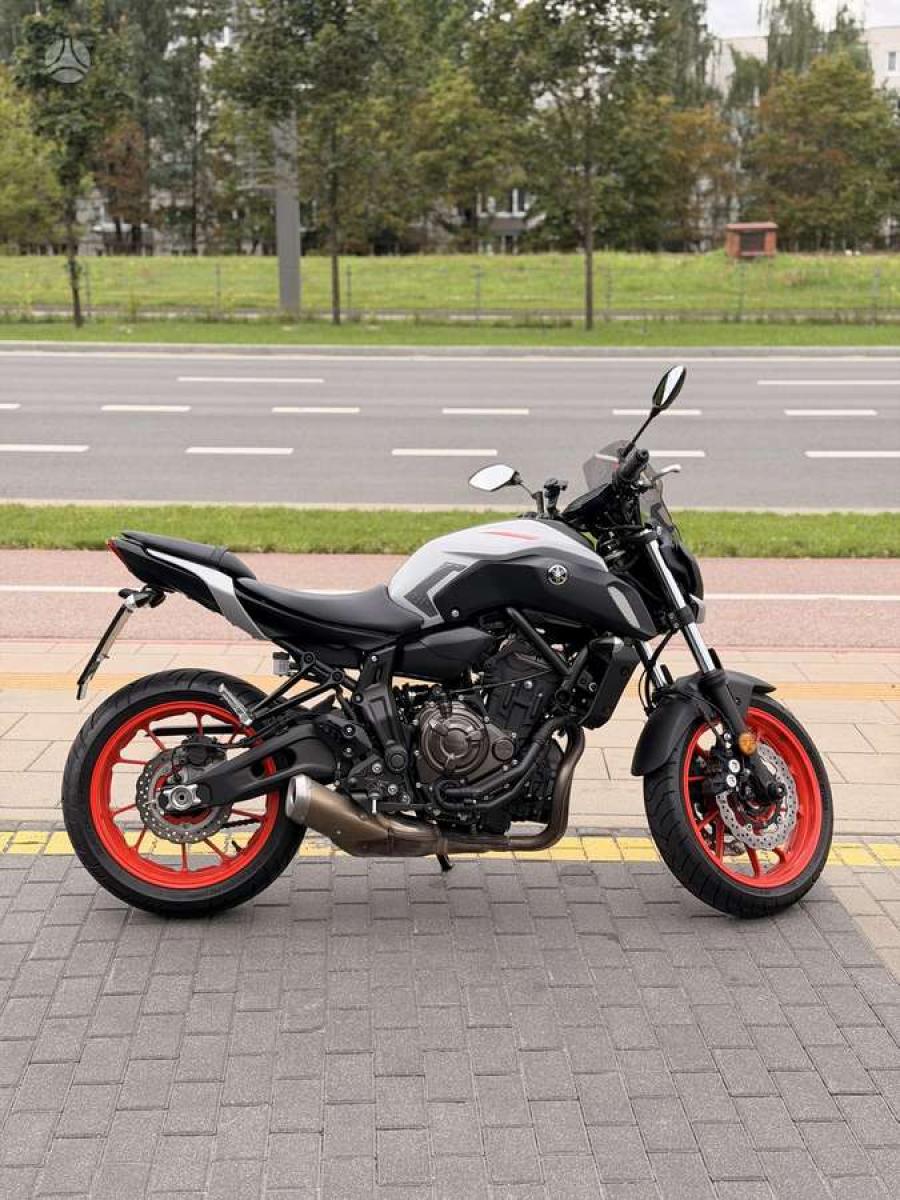 Black Yamaha MT 07 2019 in Vilnius, with an engine capacity of 0.69 L and mileage of 10 thousand km for 6100 €, photo 3 on AUTOMOTO.COM.LV