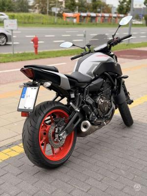 Black Yamaha MT 07 2019 in Vilnius, with an engine capacity of 0.69 L and mileage of 10 thousand km for 6100 €, photo 4 on AUTOMOTO.COM.LV