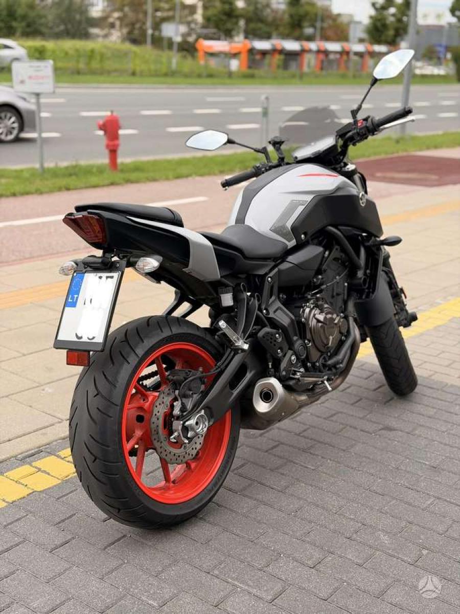 Black Yamaha MT 07 2019 in Vilnius, with an engine capacity of 0.69 L and mileage of 10 thousand km for 6100 €, photo 4 on AUTOMOTO.COM.LV