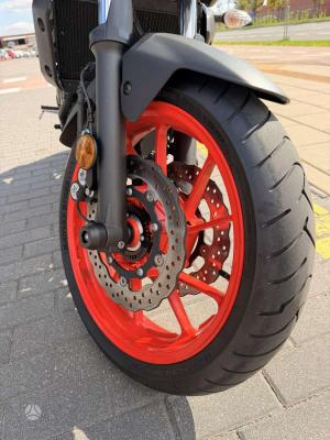 Black Yamaha MT 07 2019 in Vilnius, with an engine capacity of 0.69 L and mileage of 10 thousand km for 6100 €, photo 8 on AUTOMOTO.COM.LV