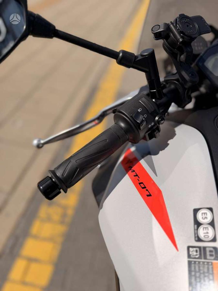 Black Yamaha MT 07 2019 in Vilnius, with an engine capacity of 0.69 L and mileage of 10 thousand km for 6100 €, photo 11 on AUTOMOTO.COM.LV