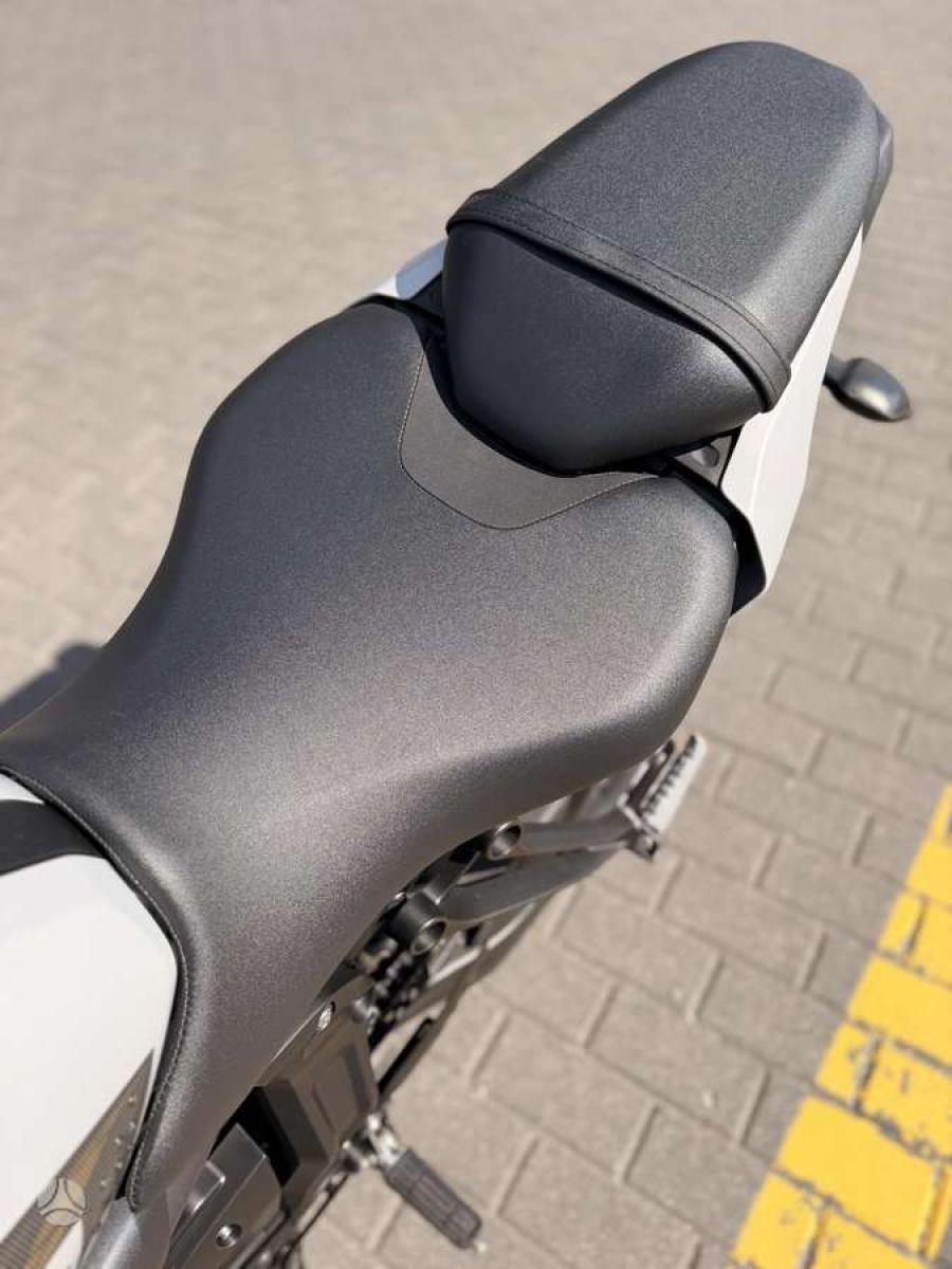 Black Yamaha MT 07 2019 in Vilnius, with an engine capacity of 0.69 L and mileage of 10 thousand km for 6100 €, photo 12 on AUTOMOTO.COM.LV