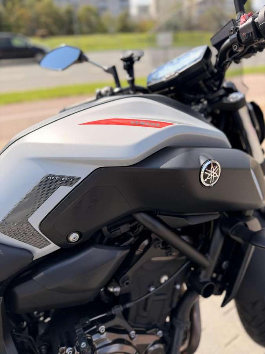 Black Yamaha MT 07 2019 in Vilnius, with an engine capacity of 0.69 L and mileage of 10 thousand km for 6100 €, photo 13 on AUTOMOTO.COM.LV
