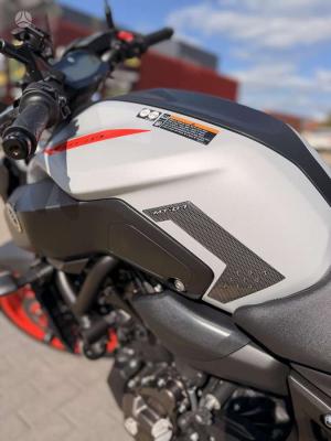 Black Yamaha MT 07 2019 in Vilnius, with an engine capacity of 0.69 L and mileage of 10 thousand km for 6100 €, photo 14 on AUTOMOTO.COM.LV