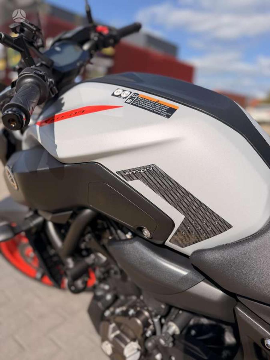 Black Yamaha MT 07 2019 in Vilnius, with an engine capacity of 0.69 L and mileage of 10 thousand km for 6100 €, photo 14 on AUTOMOTO.COM.LV