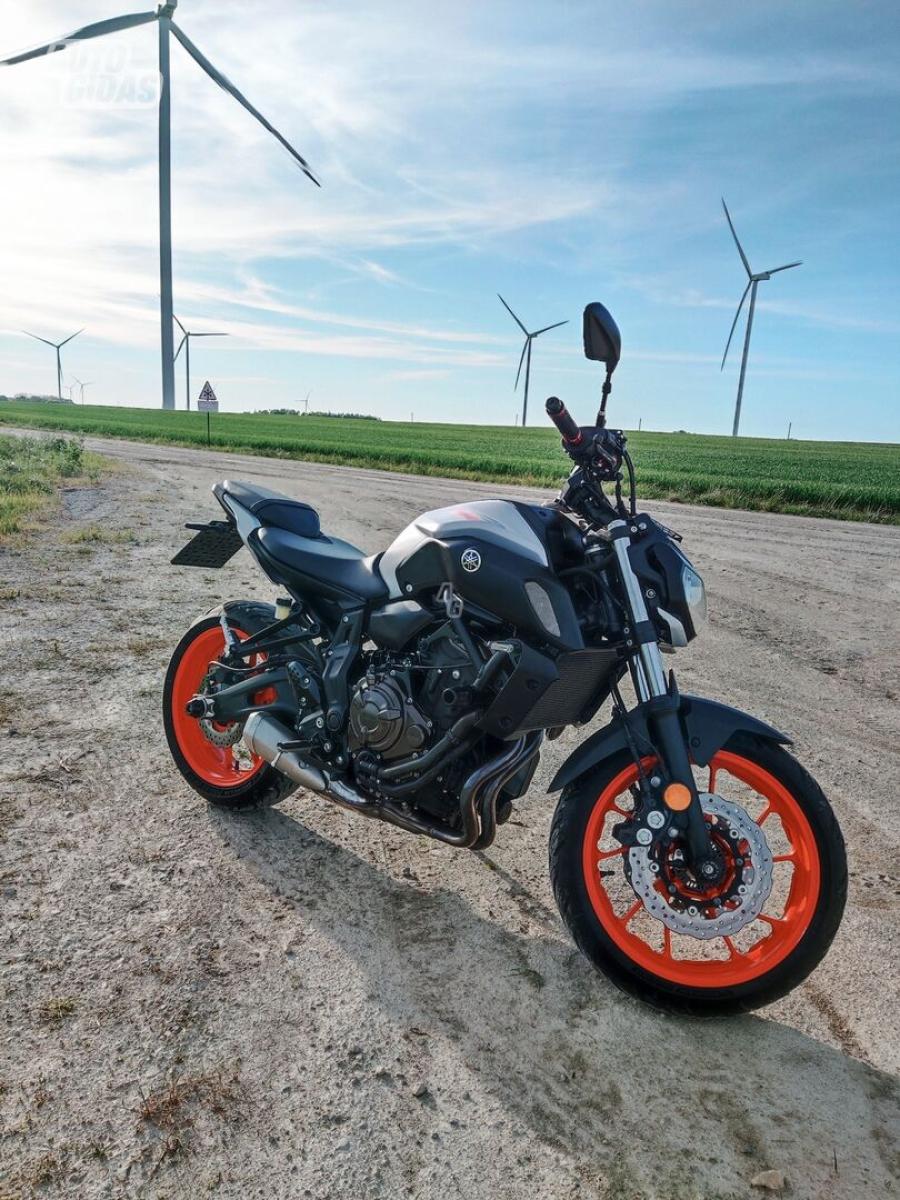 Melns Yamaha MT 07 2020 Mažeikiai, ar dzinēja tilpumu 0.69 L un nobraukumu 32 tūkst. km par 5000 €, foto 1 vietnē AUTOMOTO.COM.LV