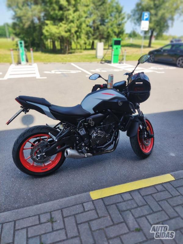 Black Yamaha MT 07 2020 in Mazeikiai, with an engine capacity of 0.69 L and mileage of 32 thousand km for 5000 €, photo 4 on AUTOMOTO.COM.LV
