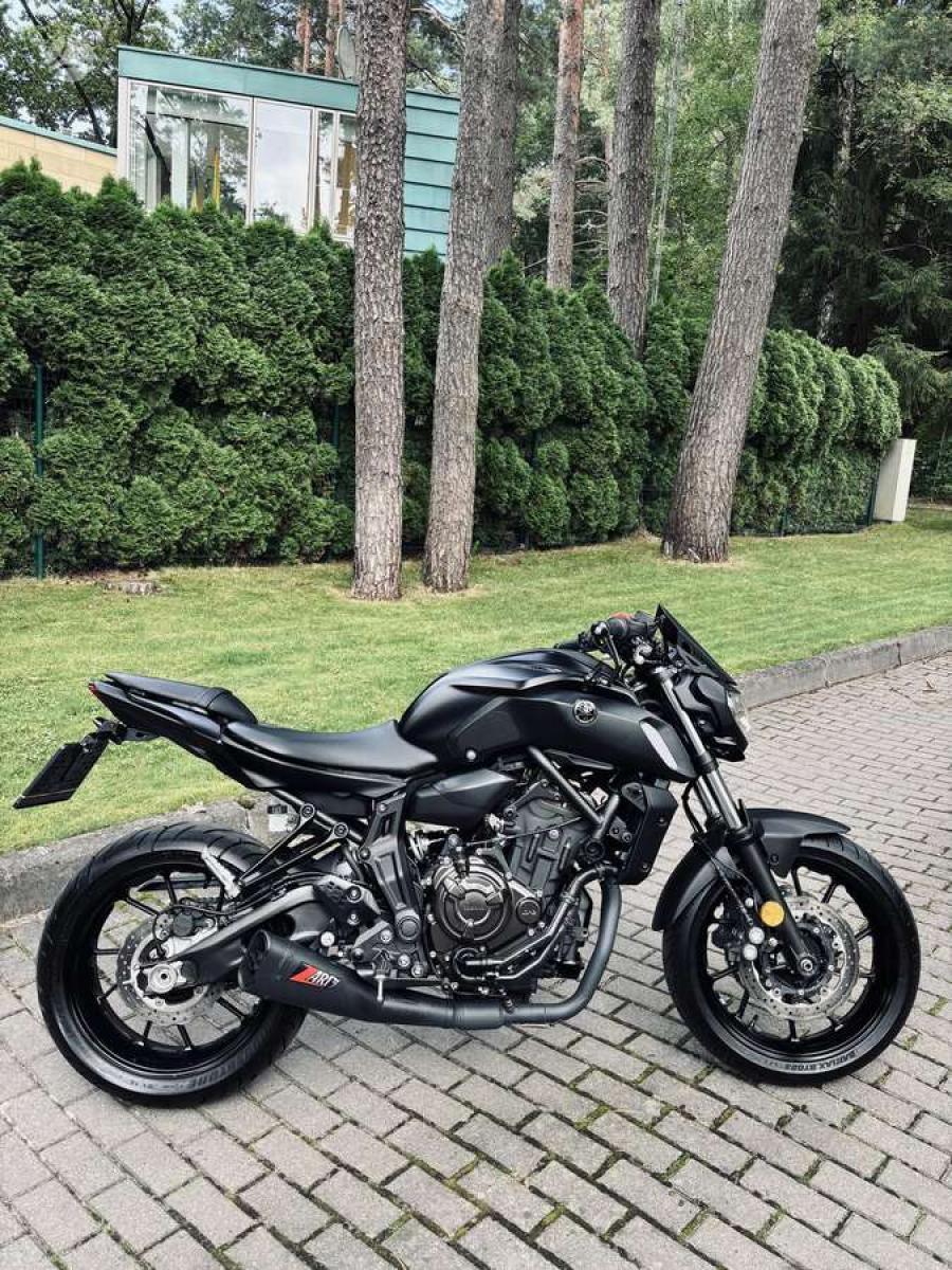 Black Yamaha MT 07 2020 in Vilnius, with an engine capacity of 0.69 L and mileage of 6 thousand km for 5290 €, photo 1 on AUTOMOTO.COM.LV