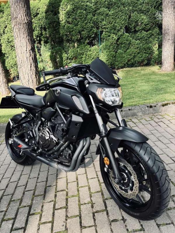 Black Yamaha MT 07 2020 in Vilnius, with an engine capacity of 0.69 L and mileage of 6 thousand km for 5290 €, photo 6 on AUTOMOTO.COM.LV