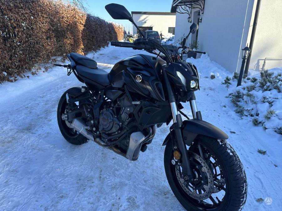 Black Yamaha MT 07 2021 in Siauliai, with an engine capacity of 0.69 L and mileage of 10 thousand km for 5700 €, photo 2 on AUTOMOTO.COM.LV