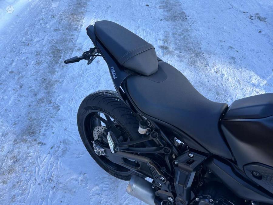 Black Yamaha MT 07 2021 in Siauliai, with an engine capacity of 0.69 L and mileage of 10 thousand km for 5700 €, photo 9 on AUTOMOTO.COM.LV