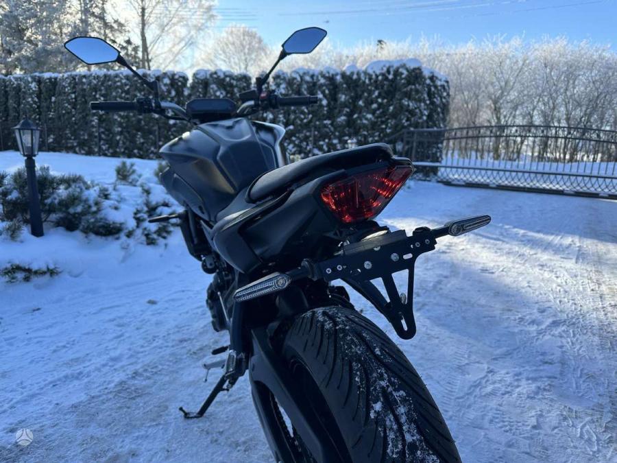 Black Yamaha MT 07 2021 in Siauliai, with an engine capacity of 0.69 L and mileage of 10 thousand km for 5700 €, photo 12 on AUTOMOTO.COM.LV