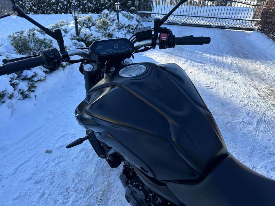Black Yamaha MT 07 2021 in Siauliai, with an engine capacity of 0.69 L and mileage of 10 thousand km for 5700 €, photo 14 on AUTOMOTO.COM.LV