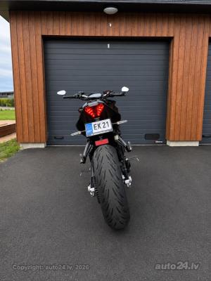 Black Yamaha MT 07 2023 in Tallinn, with an engine capacity of 0.69 L and mileage of 6 thousand km for 6699 €, photo 4 on AUTOMOTO.COM.LV
