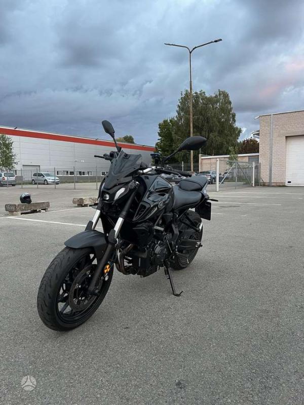 Black Yamaha MT 07 2023 in Panevezys, with an engine capacity of 0.00 L and mileage of 17 thousand km for 6000 €, photo 2 on AUTOMOTO.COM.LV