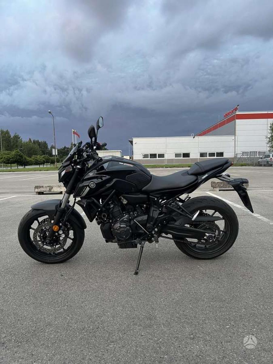 Black Yamaha MT 07 2023 in Panevezys, with an engine capacity of 0.00 L and mileage of 17 thousand km for 6000 €, photo 4 on AUTOMOTO.COM.LV