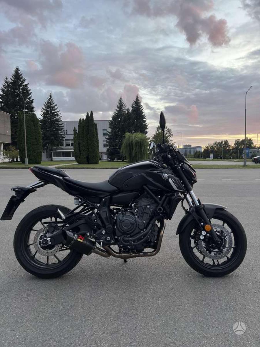 Black Yamaha MT 07 2023 in Panevezys, with an engine capacity of 0.00 L and mileage of 17 thousand km for 6000 €, photo 5 on AUTOMOTO.COM.LV