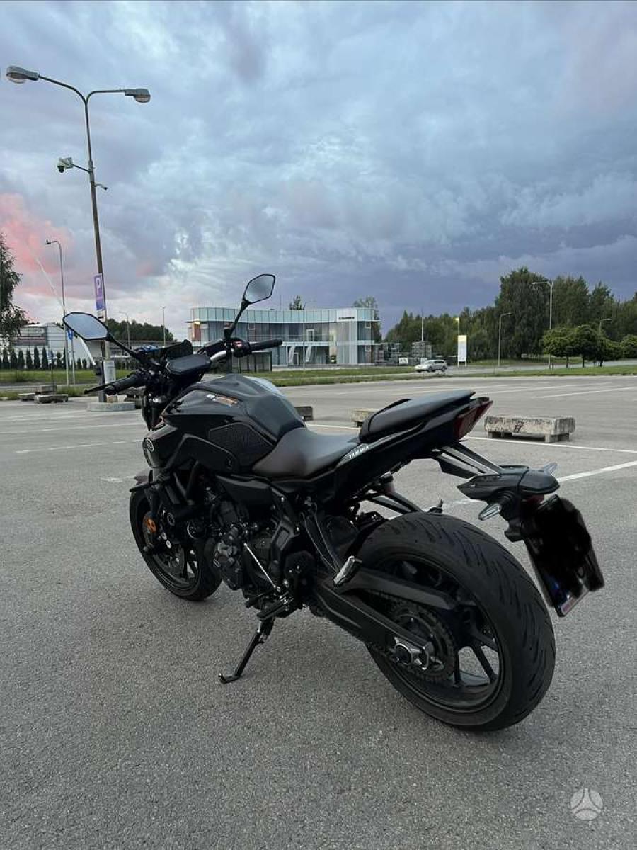 Black Yamaha MT 07 2023 in Panevezys, with an engine capacity of 0.00 L and mileage of 17 thousand km for 6000 €, photo 7 on AUTOMOTO.COM.LV