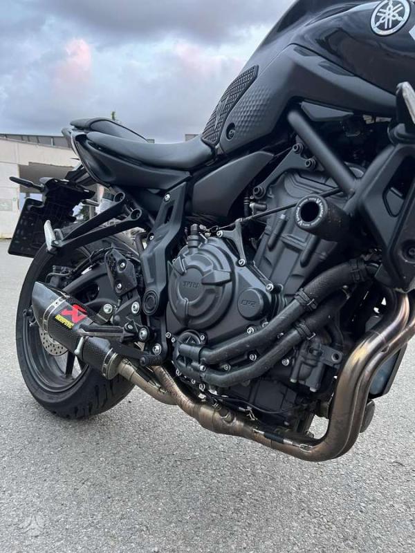Black Yamaha MT 07 2023 in Panevezys, with an engine capacity of 0.00 L and mileage of 17 thousand km for 6000 €, photo 7 on AUTOMOTO.COM.LV