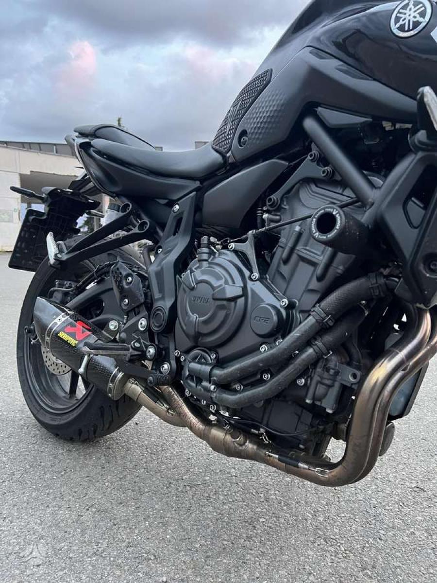 Black Yamaha MT 07 2023 in Panevezys, with an engine capacity of 0.00 L and mileage of 17 thousand km for 6000 €, photo 8 on AUTOMOTO.COM.LV
