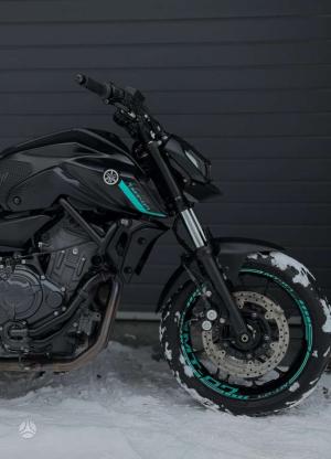Melns Yamaha MT 07 2024 Viļņa, ar dzinēja tilpumu 0.70 L un nobraukumu 17 tūkst. km par 5400 €, foto 3 vietnē AUTOMOTO.COM.LV