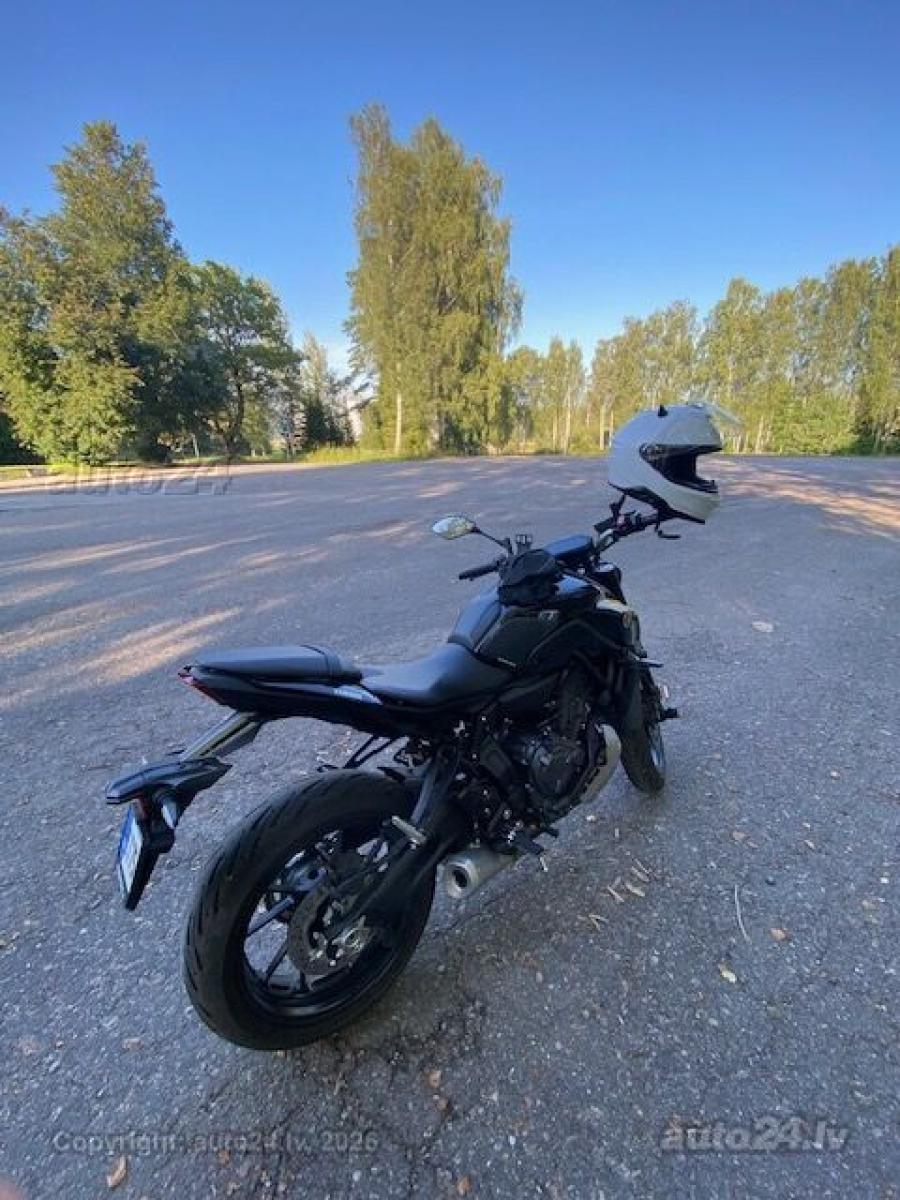 Black Yamaha MT 07 2024 in Tartu, with an engine capacity of 0.69 L and mileage of 980 thousand km for 7150 €, photo 2 on AUTOMOTO.COM.LV