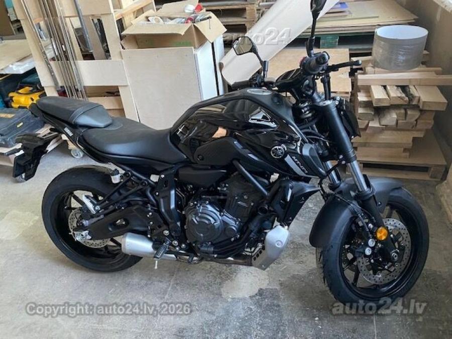 Black Yamaha MT 07 2024 in Tartu, with an engine capacity of 0.69 L and mileage of 980 thousand km for 7150 €, photo 3 on AUTOMOTO.COM.LV