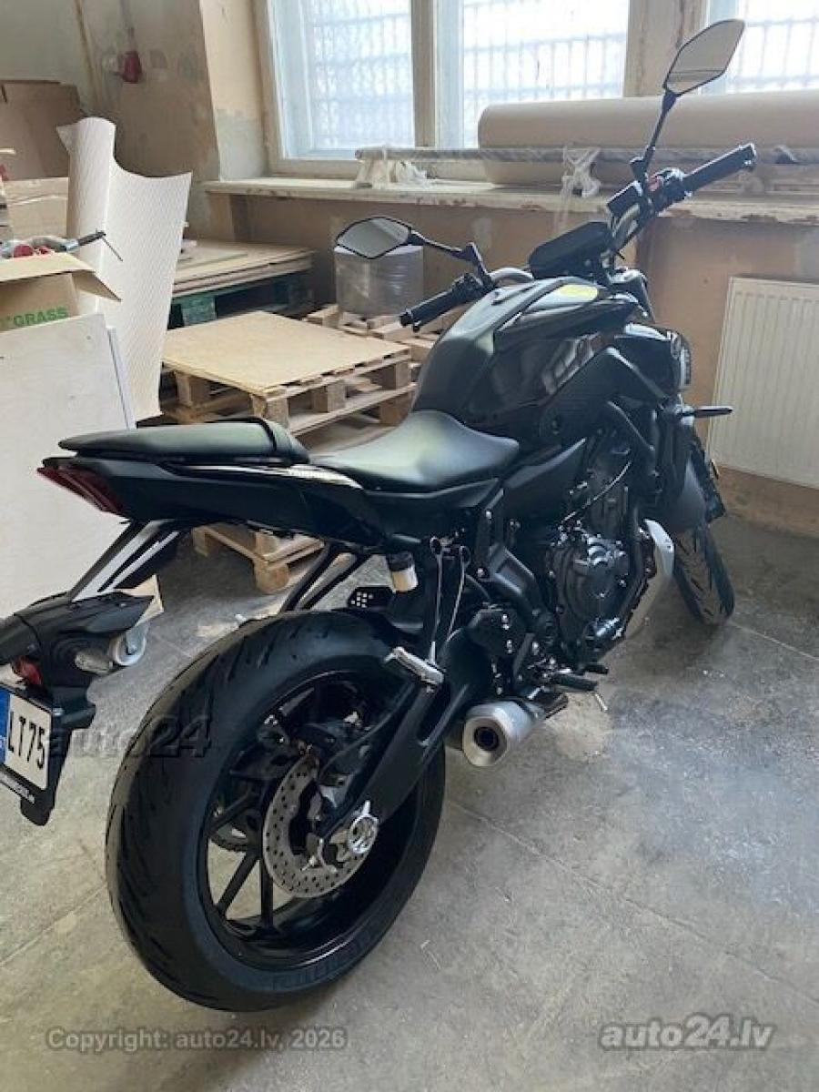 Black Yamaha MT 07 2024 in Tartu, with an engine capacity of 0.69 L and mileage of 980 thousand km for 7150 €, photo 4 on AUTOMOTO.COM.LV