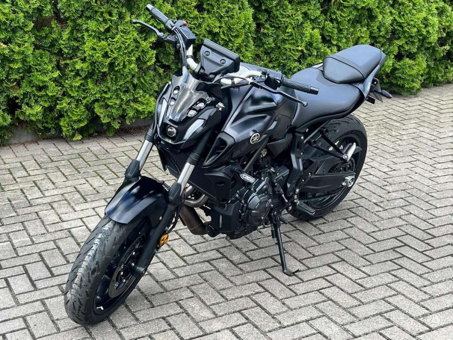 Melns Yamaha MT 07 2024 Jonava, ar dzinēja tilpumu 0.69 L un nobraukumu 12 tūkst. km par 6000 €, foto 1 vietnē AUTOMOTO.COM.LV