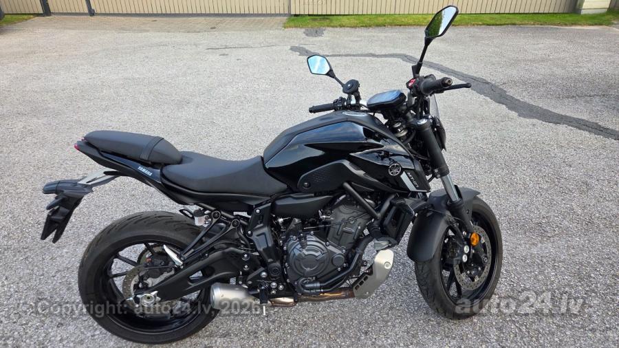 Black Yamaha MT 07 2024 in Tartu, with an engine capacity of 0.69 L and mileage of 1 thousand km for 7290 €, photo 3 on AUTOMOTO.COM.LV