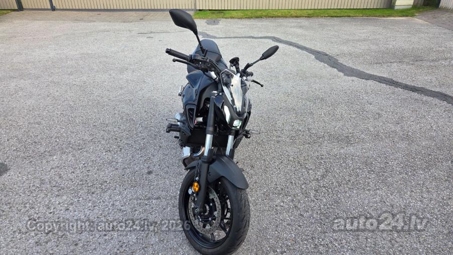Black Yamaha MT 07 2024 in Tartu, with an engine capacity of 0.69 L and mileage of 1 thousand km for 7290 €, photo 4 on AUTOMOTO.COM.LV