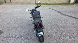 Black Yamaha MT 07 2024 in Tartu, with an engine capacity of 0.69 L and mileage of 1 thousand km for 7290 €, photo 5 on AUTOMOTO.COM.LV