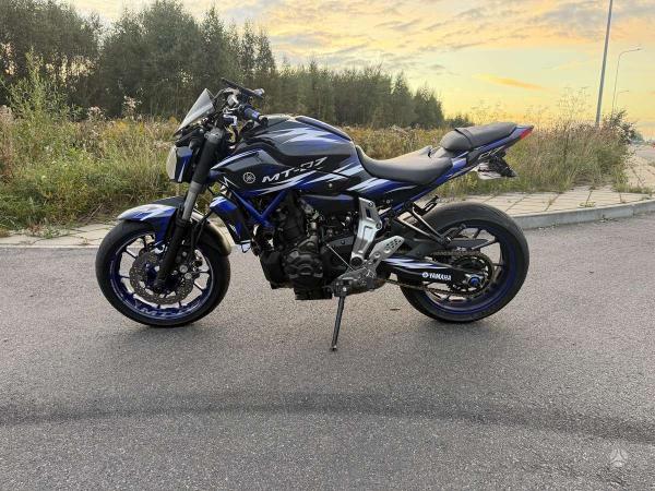 Zils Yamaha MT 07 2015 Viļņa, ar dzinēja tilpumu 0.70 L un nobraukumu 16 tūkst. km par 4300 €, foto 3 vietnē AUTOMOTO.COM.LV