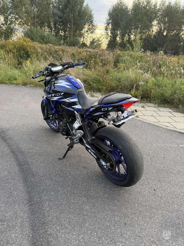Zils Yamaha MT 07 2015 Viļņa, ar dzinēja tilpumu 0.70 L un nobraukumu 16 tūkst. km par 4300 €, foto 6 vietnē AUTOMOTO.COM.LV