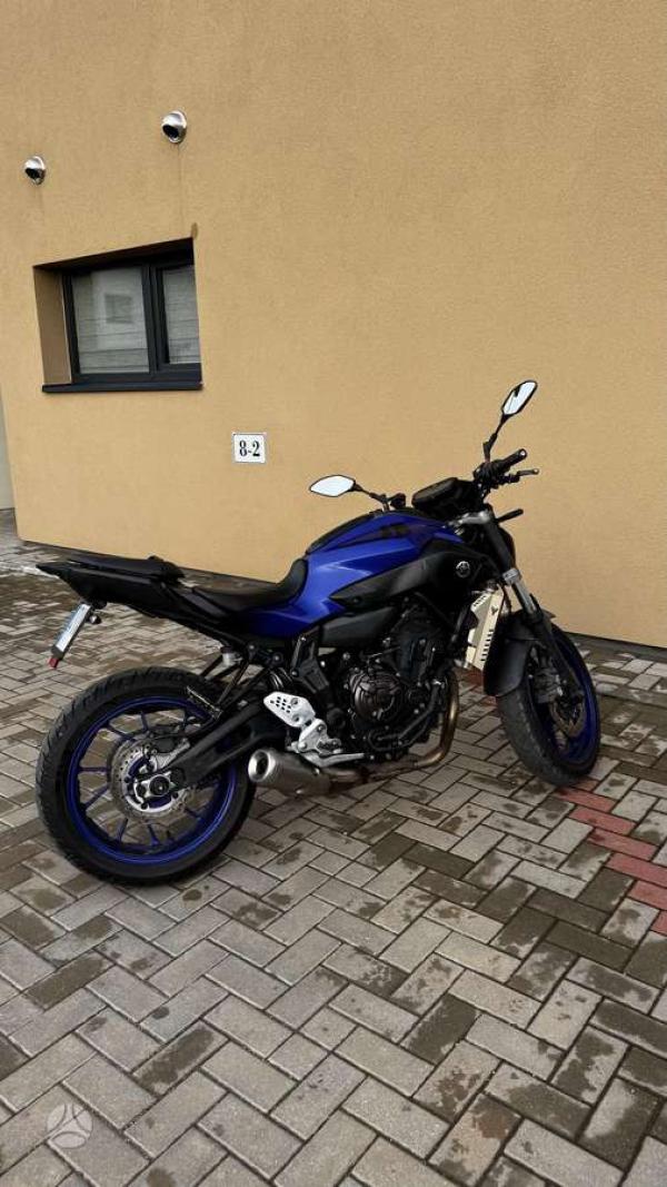 Yamaha MT 07 2017 in Kaunas on AUTOMOTO.COM.LV Blue Yamaha MT 07 2017 in Kaunas, with an engine capacity of 0.70 L and mileage of 49 thousand km for 4100 €, photo 3 on AUTOMOTO.COM.LV