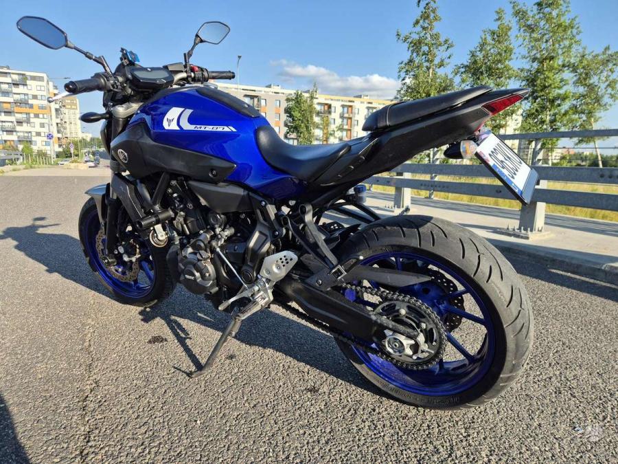 Blue Yamaha MT 07 2018 in Vilnius, with an engine capacity of 0.69 L and mileage of 28 thousand km for 4600 €, photo 4 on AUTOMOTO.COM.LV