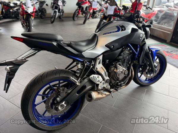 Pelēks Yamaha MT 07 2016 Tallina, ar dzinēja tilpumu 0.69 L un nobraukumu 21 tūkst. km par 5490 €, foto 3 vietnē AUTOMOTO.COM.LV