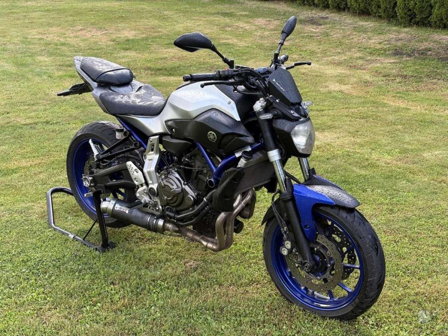 Grey Yamaha MT 07 2016 in Siauliai, with an engine capacity of 0.70 L and mileage of 9 thousand km for 4250 €, photo 1 on AUTOMOTO.COM.LV