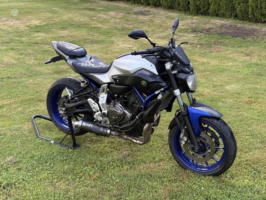 Grey Yamaha MT 07 2016 in Siauliai, with an engine capacity of 0.70 L and mileage of 9 thousand km for 4250 €, photo 5 on AUTOMOTO.COM.LV