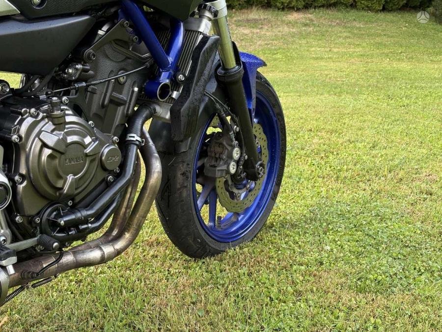 Grey Yamaha MT 07 2016 in Siauliai, with an engine capacity of 0.70 L and mileage of 9 thousand km for 4250 €, photo 9 on AUTOMOTO.COM.LV
