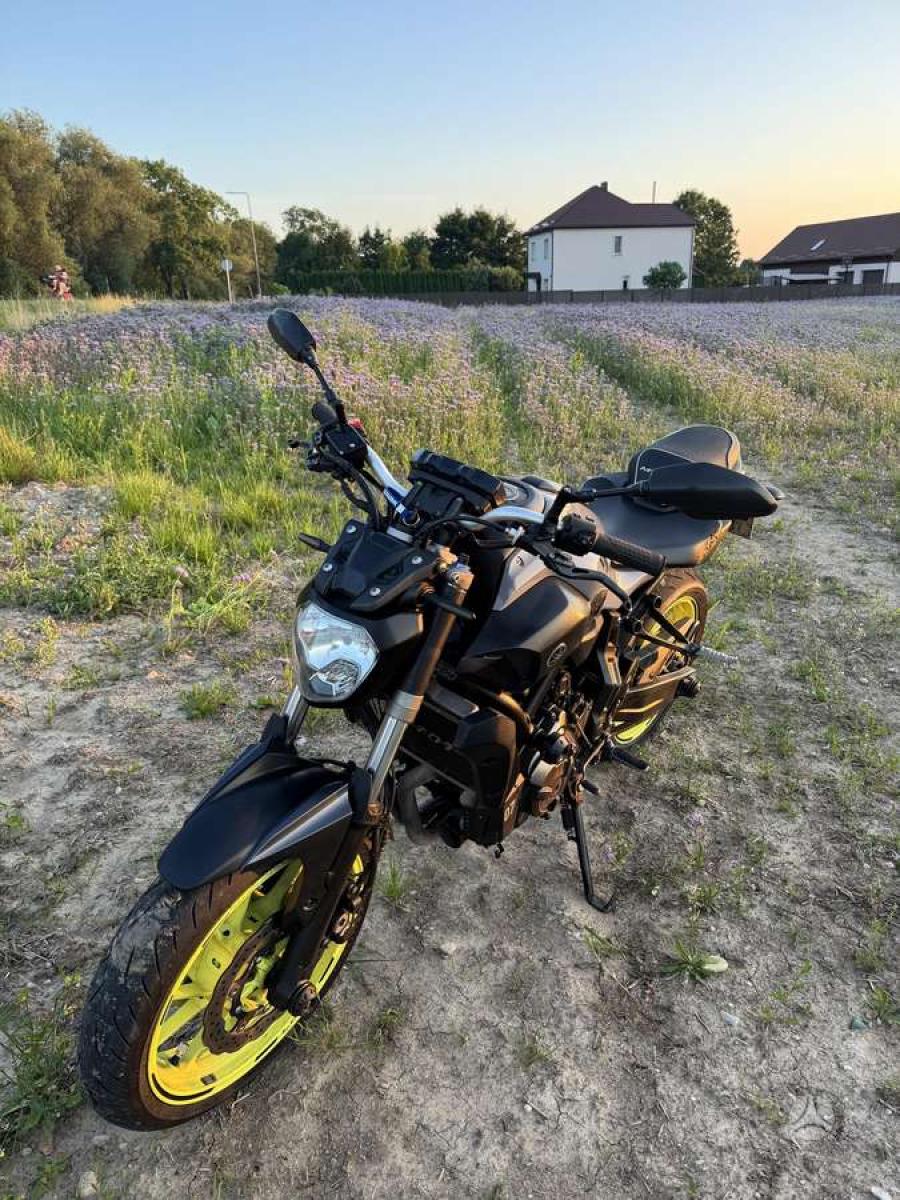 Grey Yamaha MT 07 2017 in Klaipeda, with an engine capacity of 0.70 L and mileage of 27 thousand km for 4200 €, photo 3 on AUTOMOTO.COM.LV