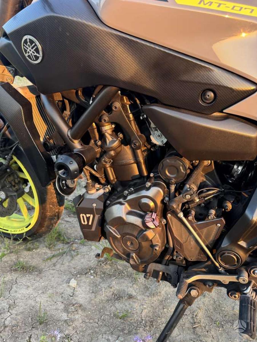 Grey Yamaha MT 07 2017 in Klaipeda, with an engine capacity of 0.70 L and mileage of 27 thousand km for 4200 €, photo 4 on AUTOMOTO.COM.LV