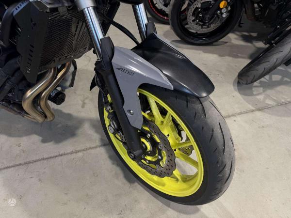 Pelēks Yamaha MT 07 2017 Šauļi, ar dzinēja tilpumu 0.69 L un nobraukumu 25 tūkst. km par 4250 €, foto 5 vietnē AUTOMOTO.COM.LV