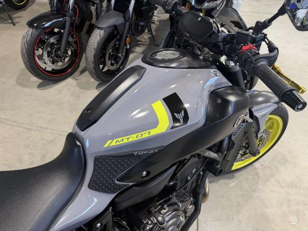 Pelēks Yamaha MT 07 2017 Šauļi, ar dzinēja tilpumu 0.69 L un nobraukumu 25 tūkst. km par 4250 €, foto 11 vietnē AUTOMOTO.COM.LV