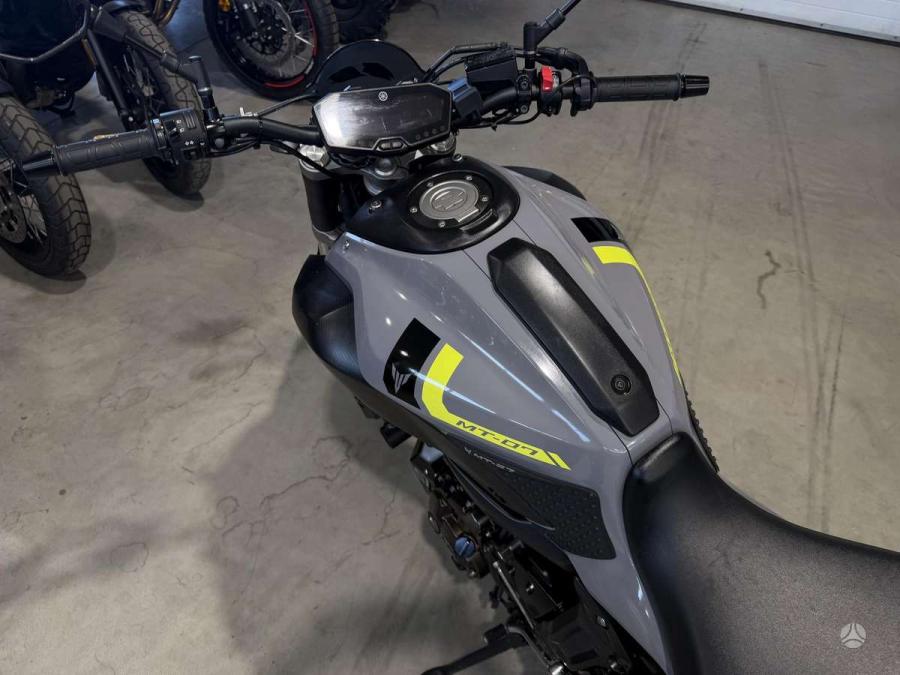 Pelēks Yamaha MT 07 2017 Šauļi, ar dzinēja tilpumu 0.69 L un nobraukumu 25 tūkst. km par 4250 €, foto 19 vietnē AUTOMOTO.COM.LV